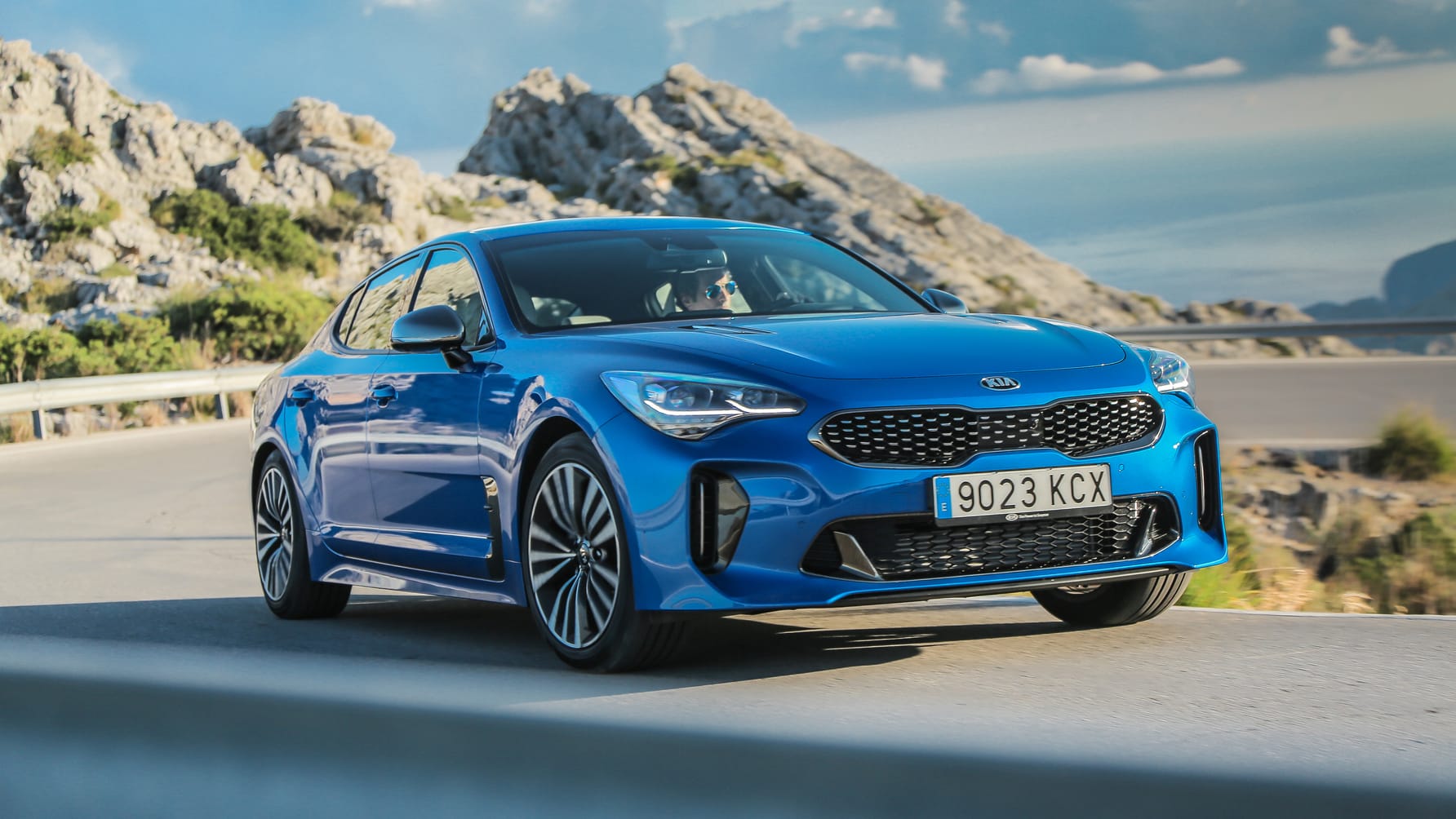 Kia Stinger 2.0 petrol and 2.2 diesel review Reviews 2025 | Top Gear
