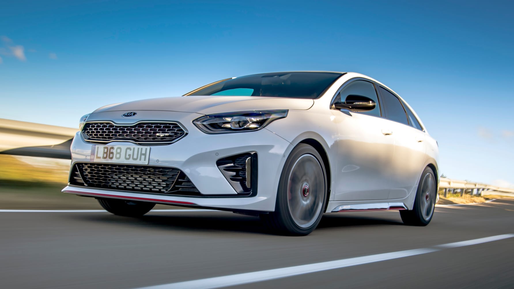 Kia Proceed GT and Ceed GT review: 201bhp hot hatch twins tested ...