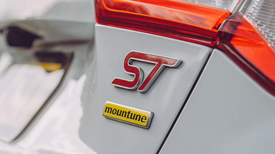 Ford Focus ST Mountune m330 tested: Brit-tuned hot hatch driven Reviews ...