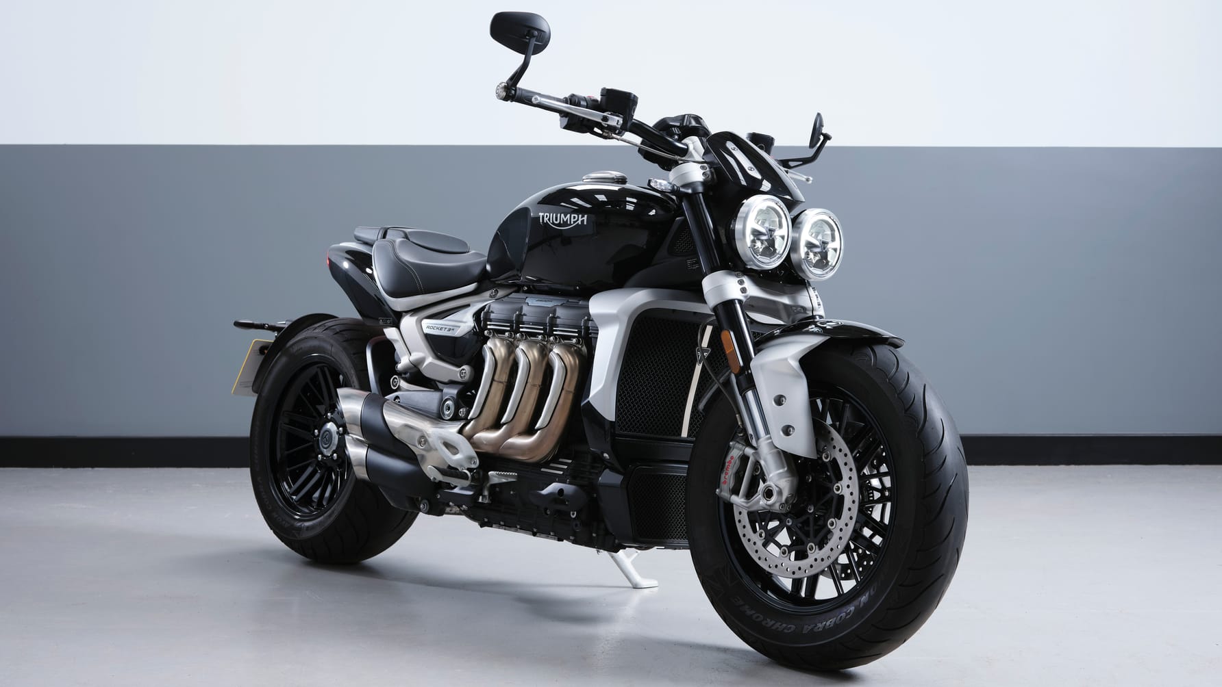Triumph Rocket R review: does a crazy 2,500cc bike work? Reviews 2025 ...