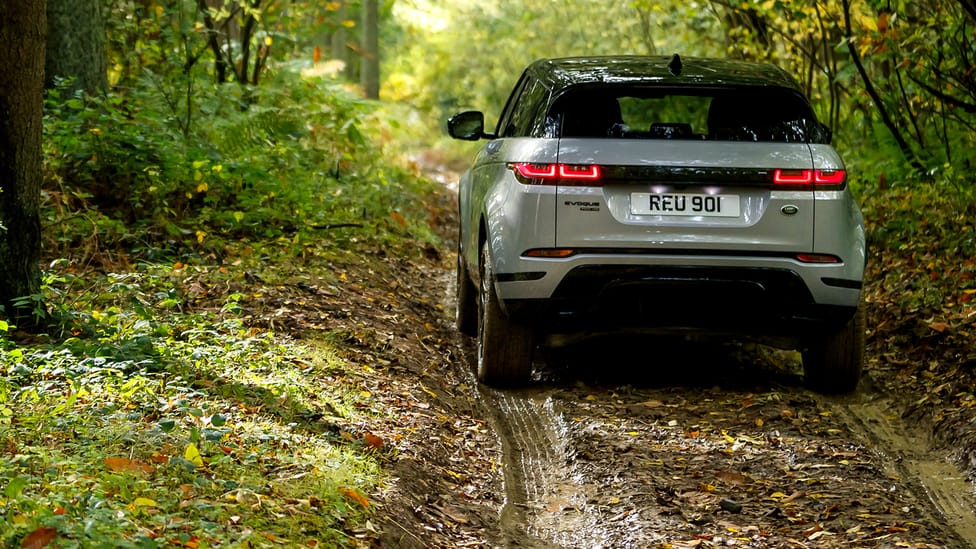 Range Rover Evoque D200 review: hybrid diesel mini-Rangie tested ...