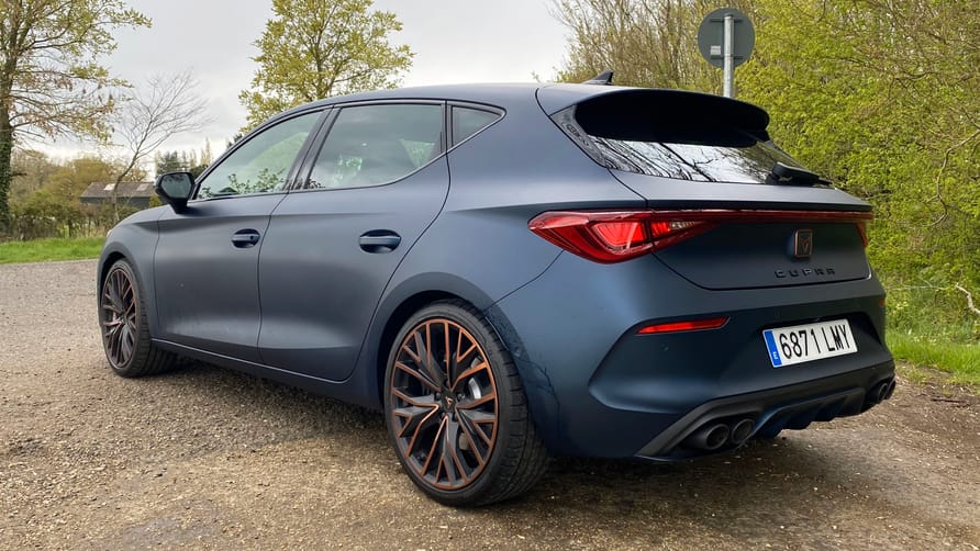 Cupra Leon 300 review: a GTI Clubsport in copper clothing Reviews 2025 ...