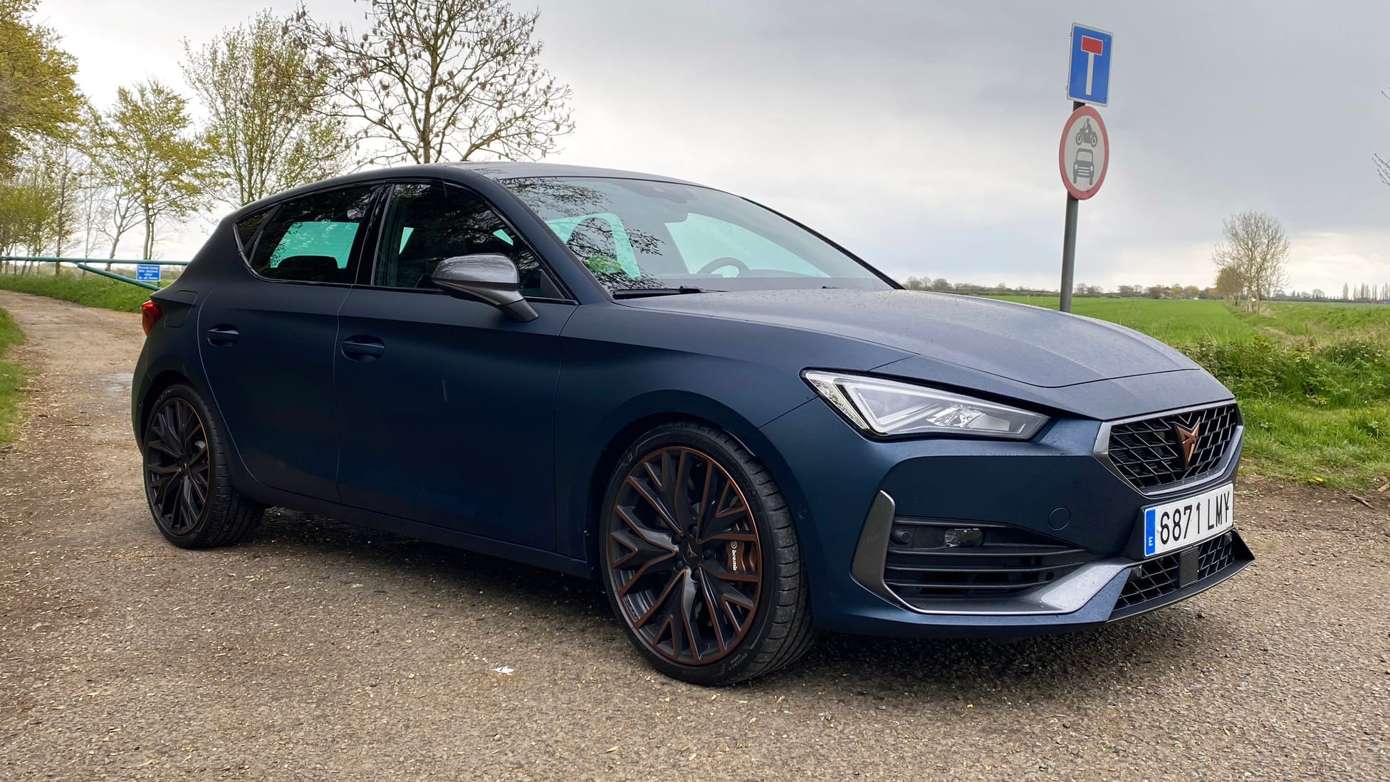 Cupra Leon 300 review: a GTI Clubsport in copper clothing Reviews 2025 ...