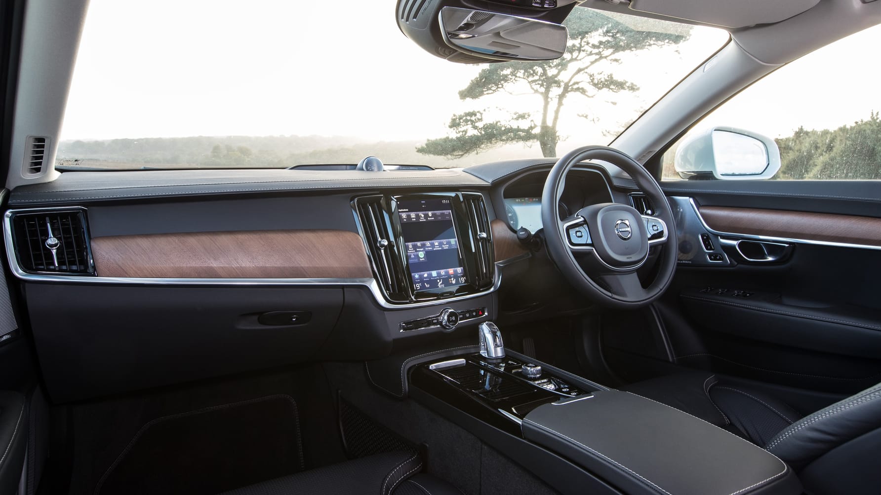 Volvo V90 T8 Twin Engine review: PHEV wagon tested Reviews 2026 | Top Gear