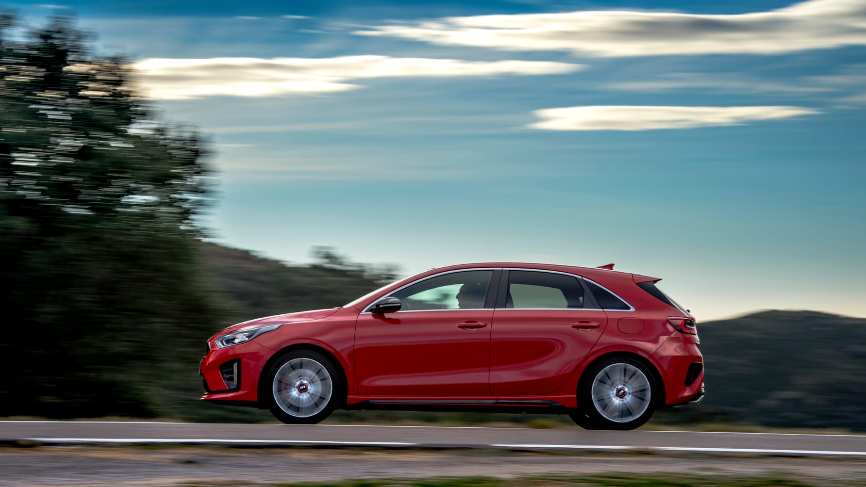 Kia Proceed GT and Ceed GT review: 201bhp hot hatch twins tested ...