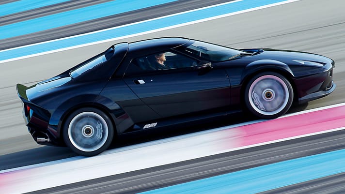 Short, back and slides: the New Stratos
