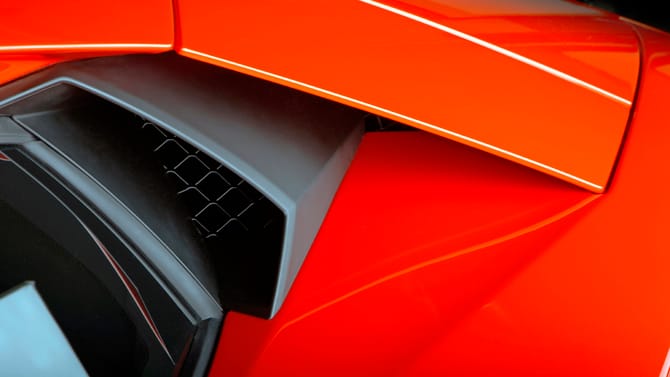 Lambo Aventador: red bull (no wings) | Top Gear