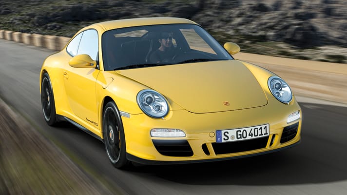 Porsche unveils 4WD 911 GTS | Top Gear
