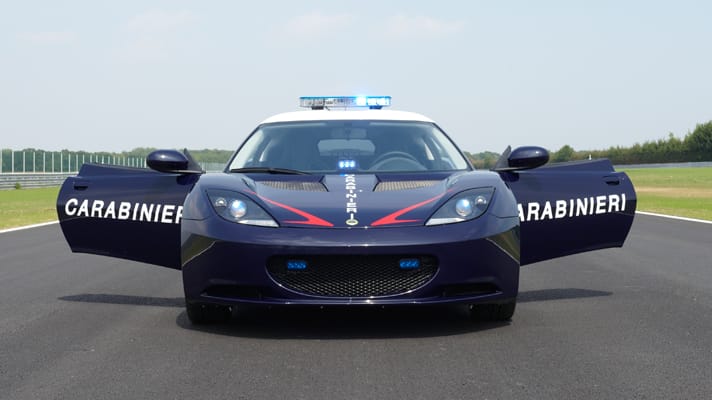 Italian Rozzers get two Evoras | Top Gear