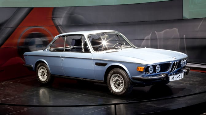 BMW exhibits evolution of 6-series | Top Gear