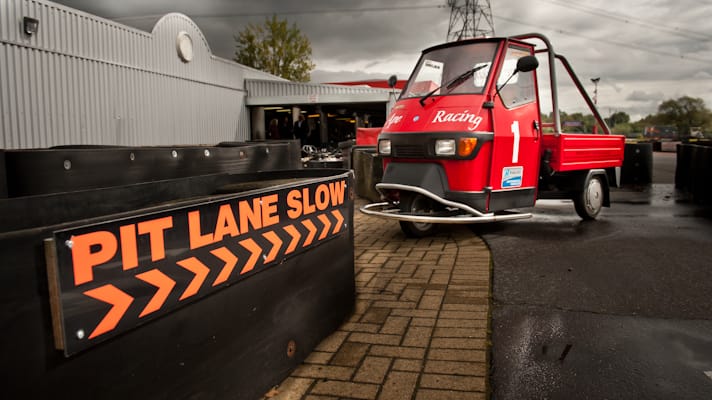 TG drives the Piaggio Ape racer | Top Gear
