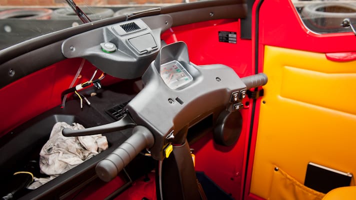 TG drives the Piaggio Ape racer | Top Gear