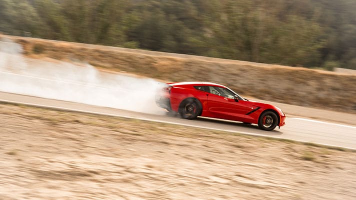 Jaguar F-Type R vs Corvette C7