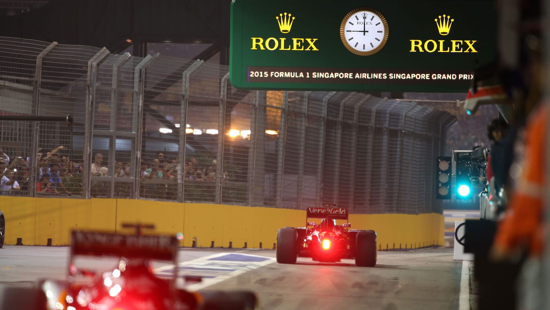 What goes on behind the scenes at a Formula One race? | Top Gear