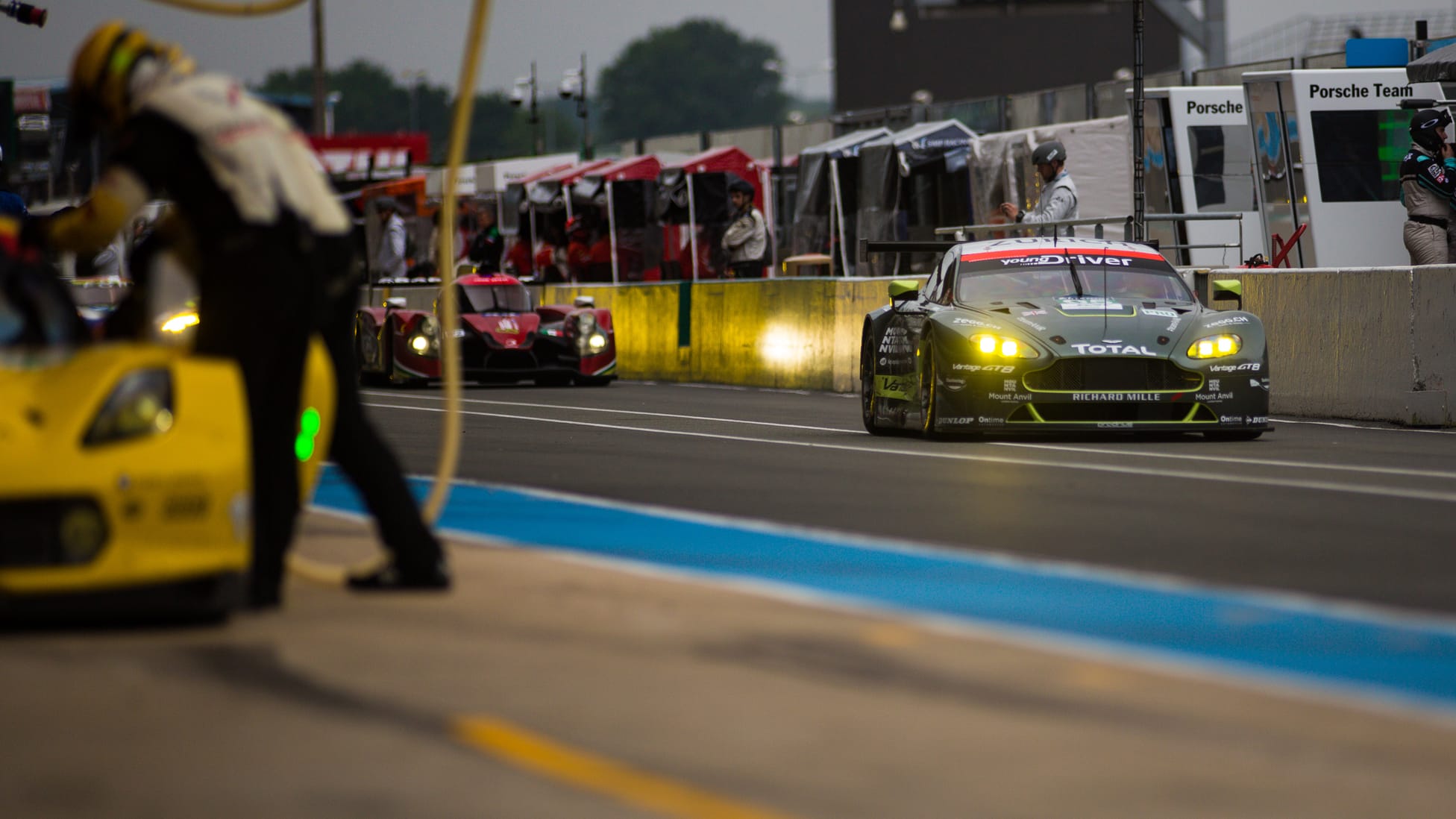 Sandbagging, snoozing and peeing: what really happens at Le Mans? | Top ...