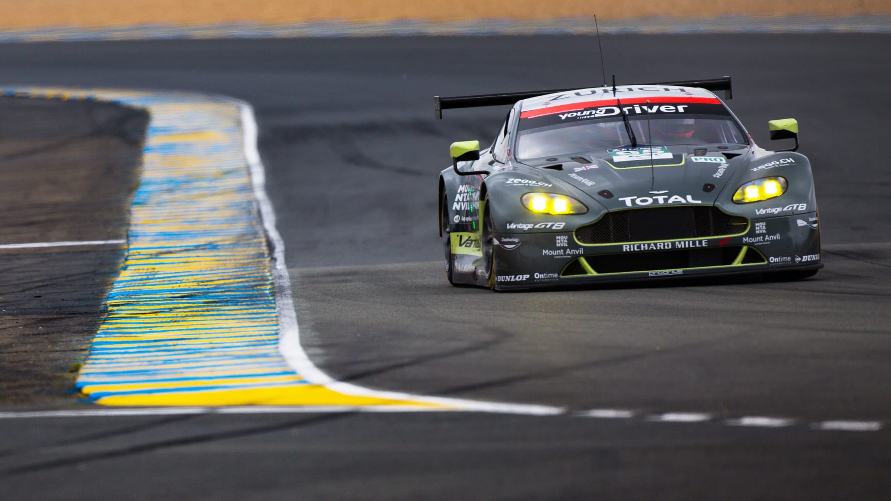 Sandbagging, snoozing and peeing: what really happens at Le Mans? | Top ...