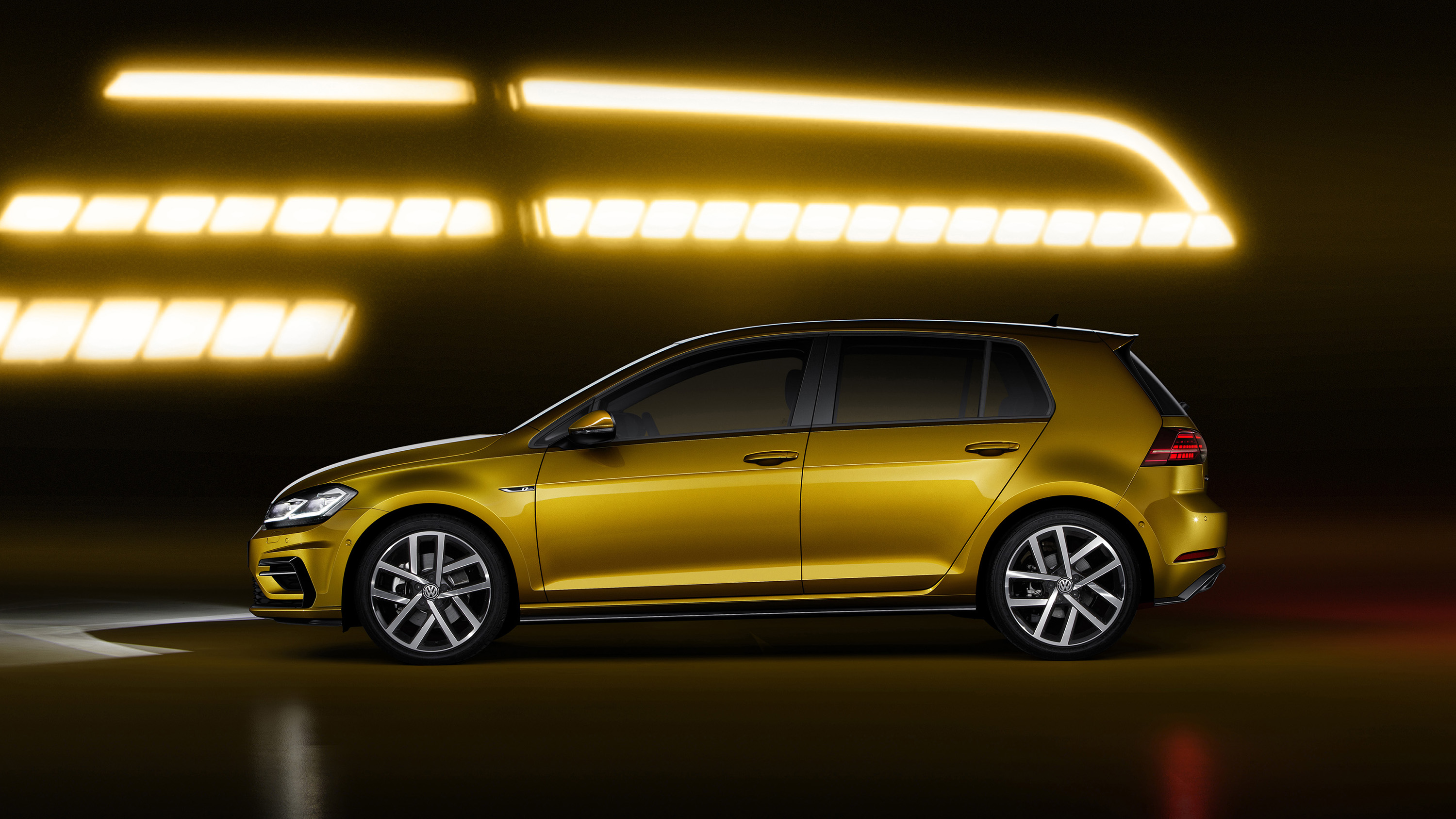 The new Volkswagen Golf is here | Top Gear