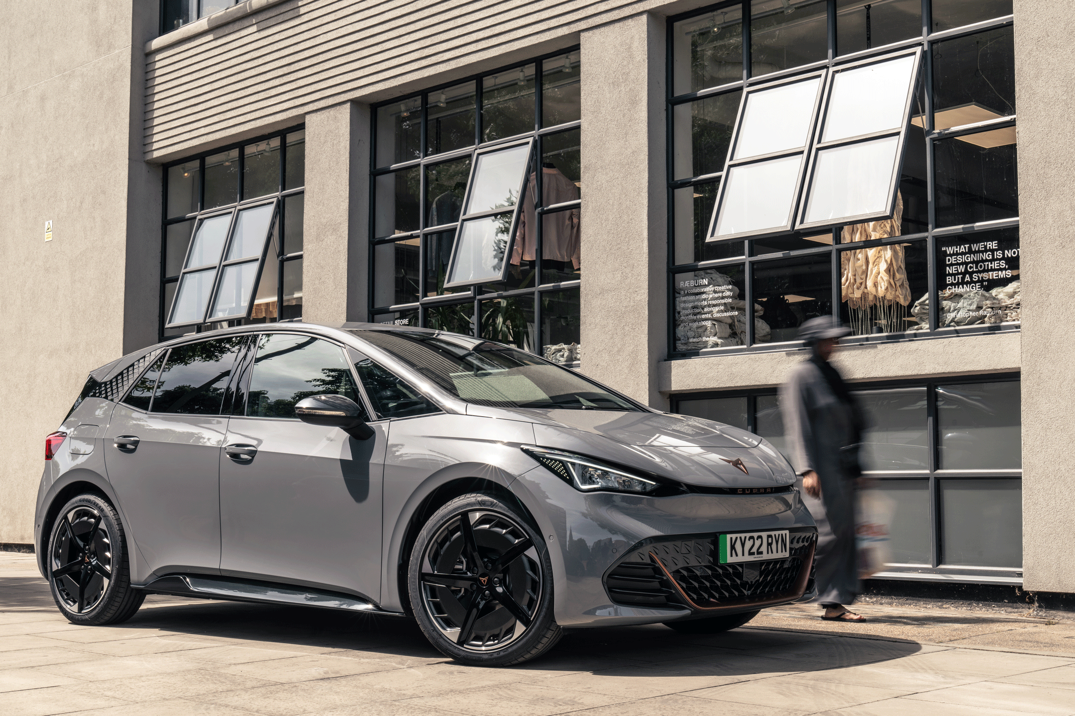 Follow your impulse: the CUPRA Born on a head-turning trip across the ...