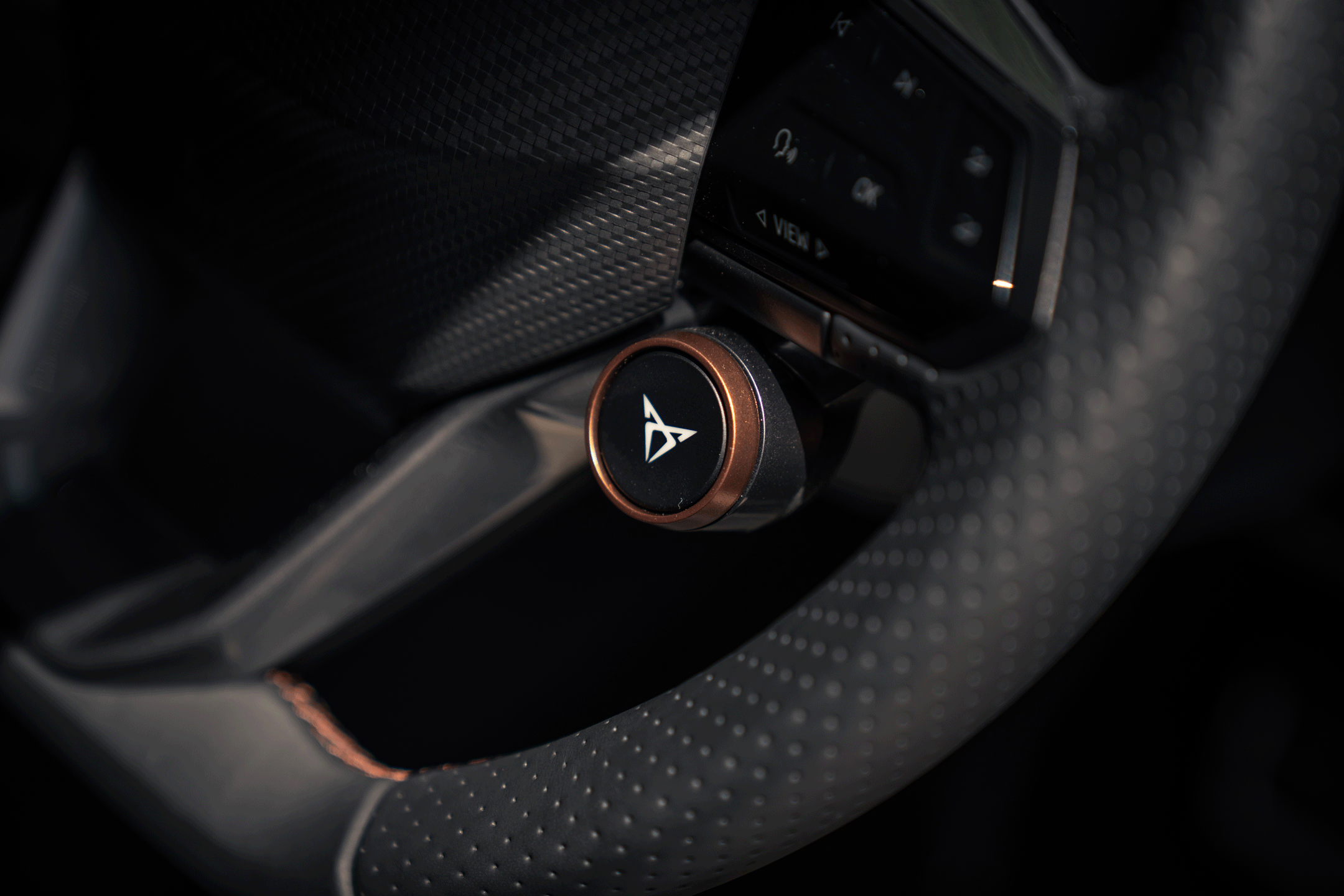 Follow your impulse: the CUPRA Born on a head-turning trip across the ...