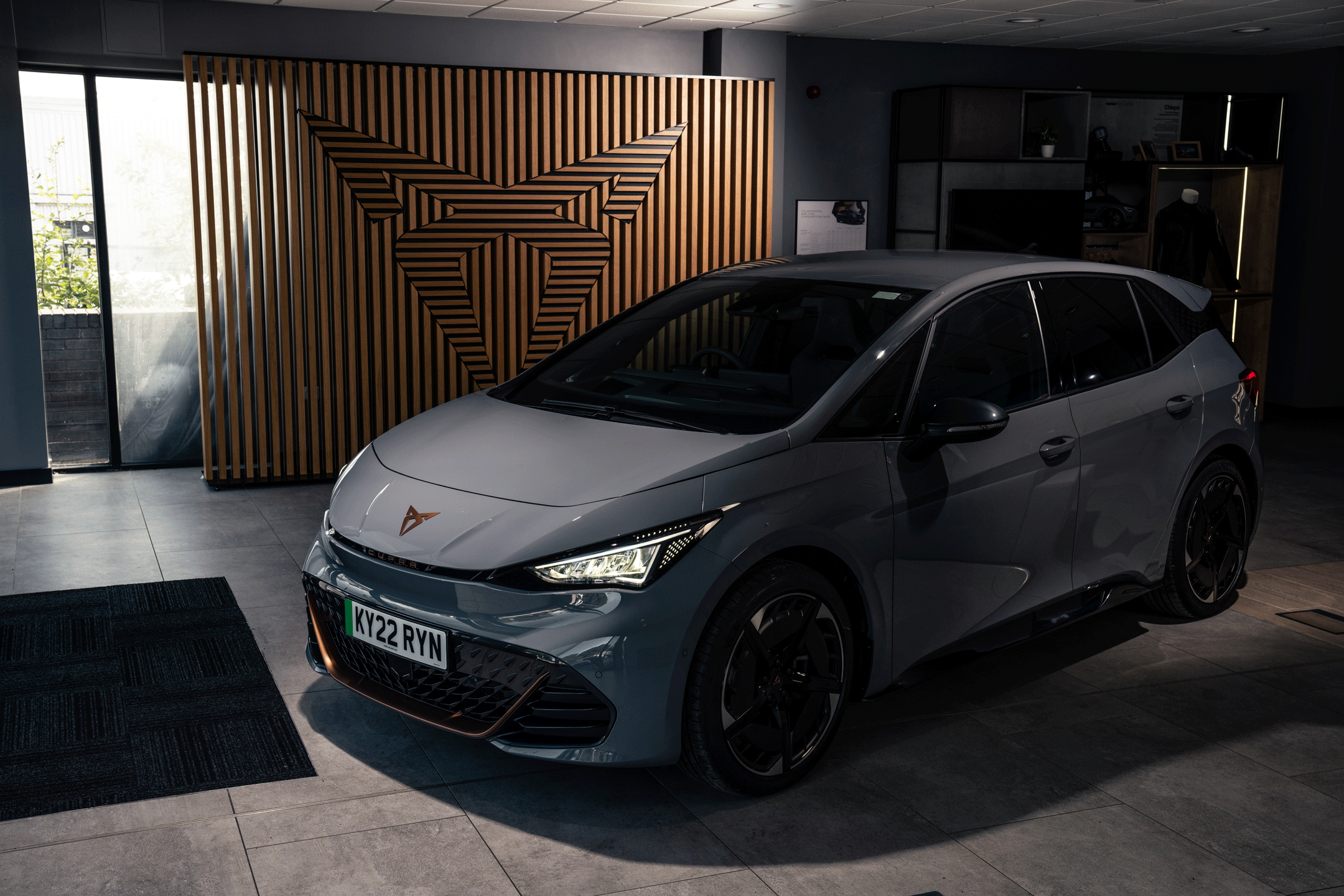 Follow your impulse: the CUPRA Born on a head-turning trip across the ...