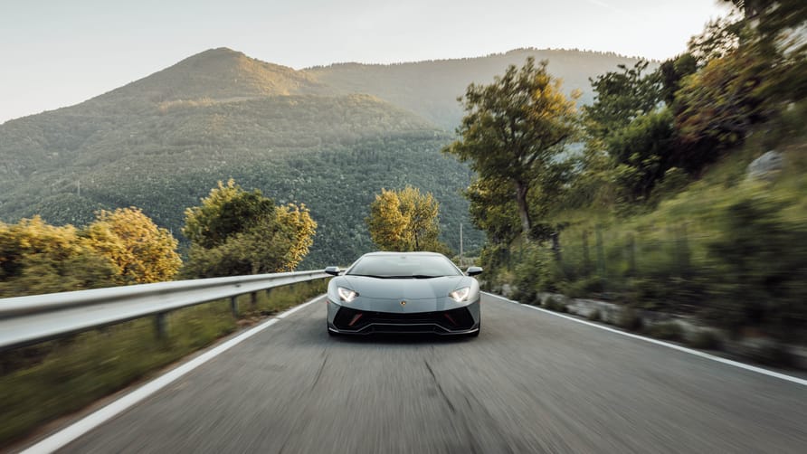 Celebrating Lamborghini's V12 engine... in a V12-powered Lambo boat ...