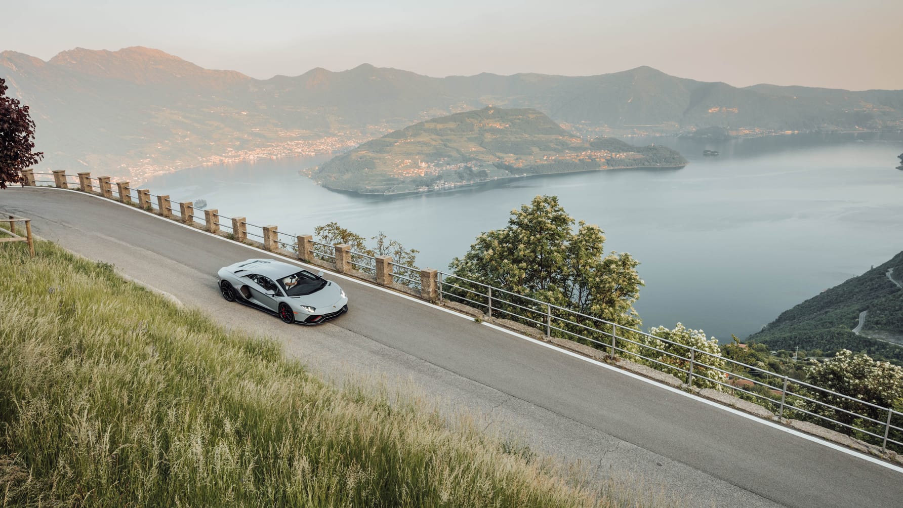 Celebrating Lamborghini's V12 engine... in a V12-powered Lambo boat ...