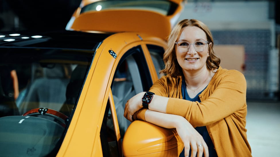 Behind the scenes at a live Mercedes-Benz electric car crash test | Top ...