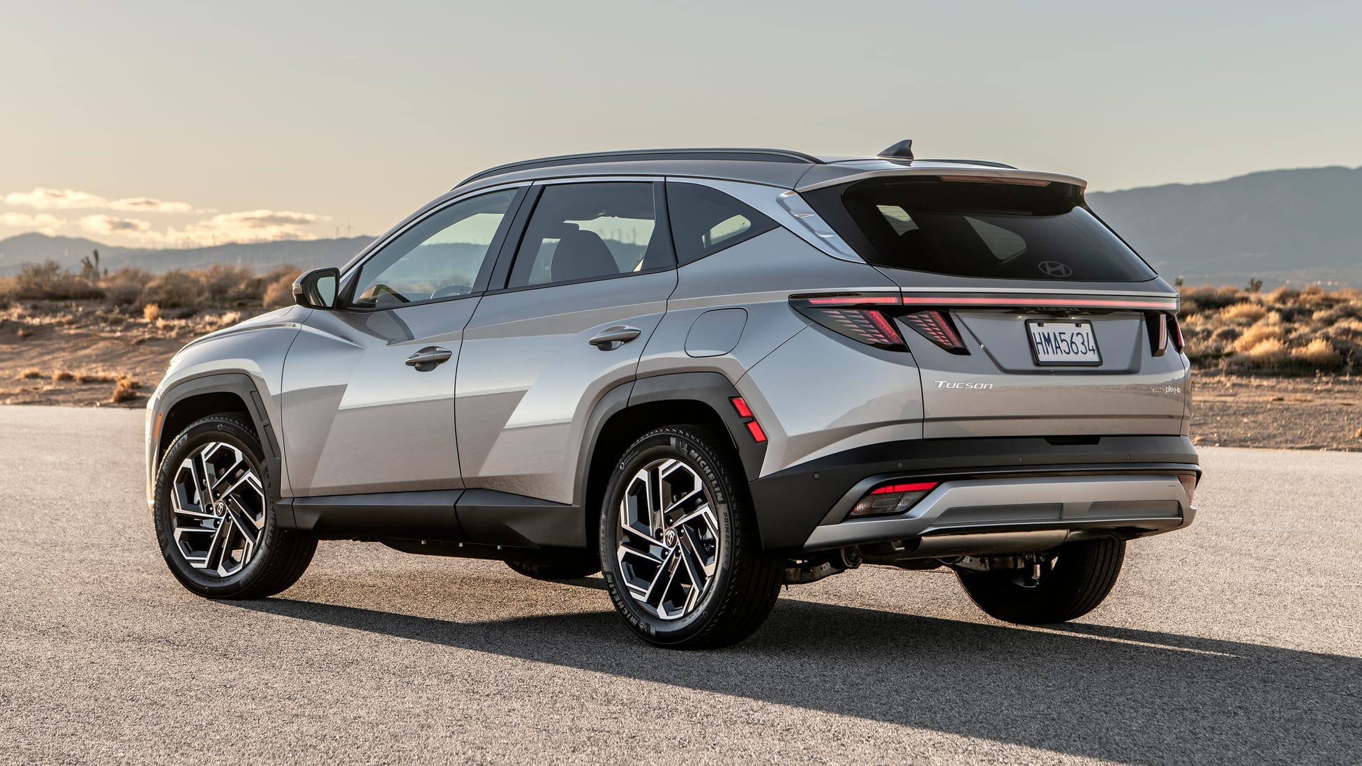 Say howdy to the 2025 Hyundai Santa Cruz and Tucson | Top Gear