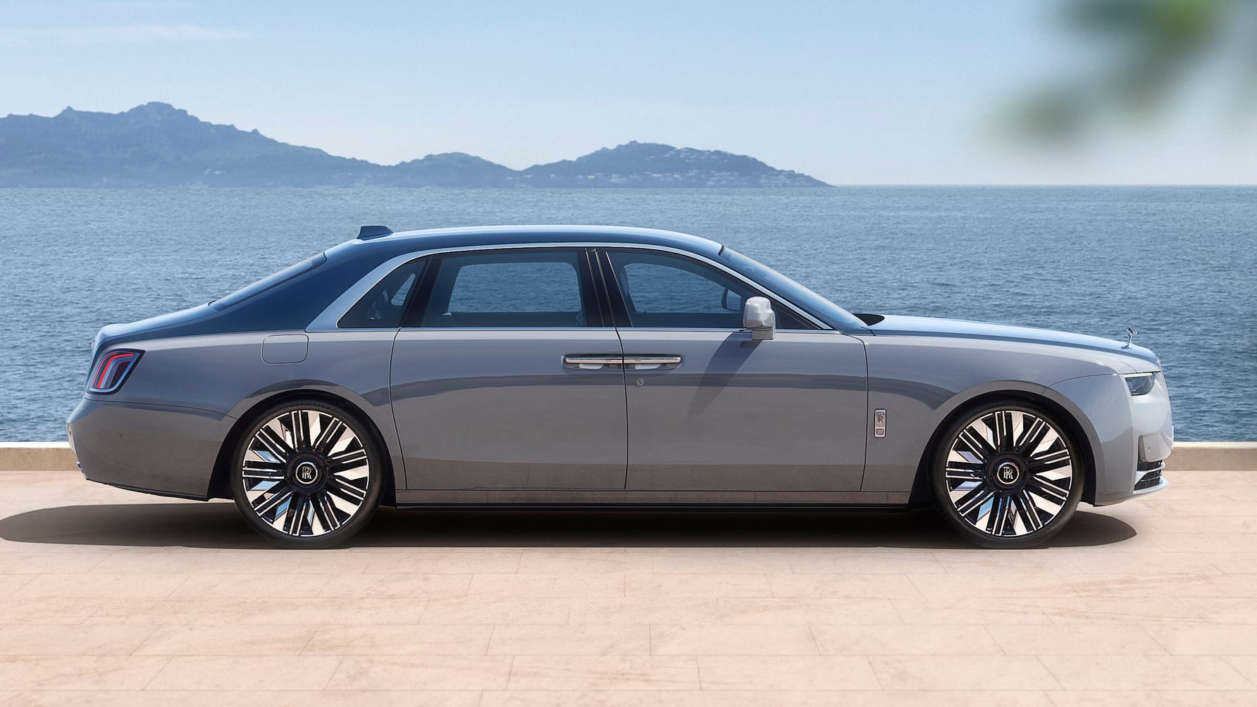 Rolls-Royce doesn’t do facelifts, so here’s a ‘subtle evolution’ of the ...