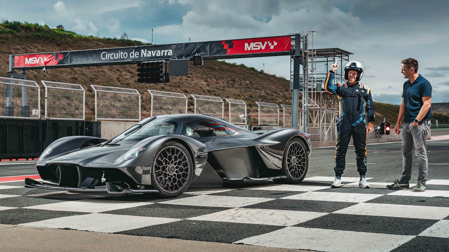 Pro vs slow: can a normal human handle the Aston Martin Valkyrie? | Top ...