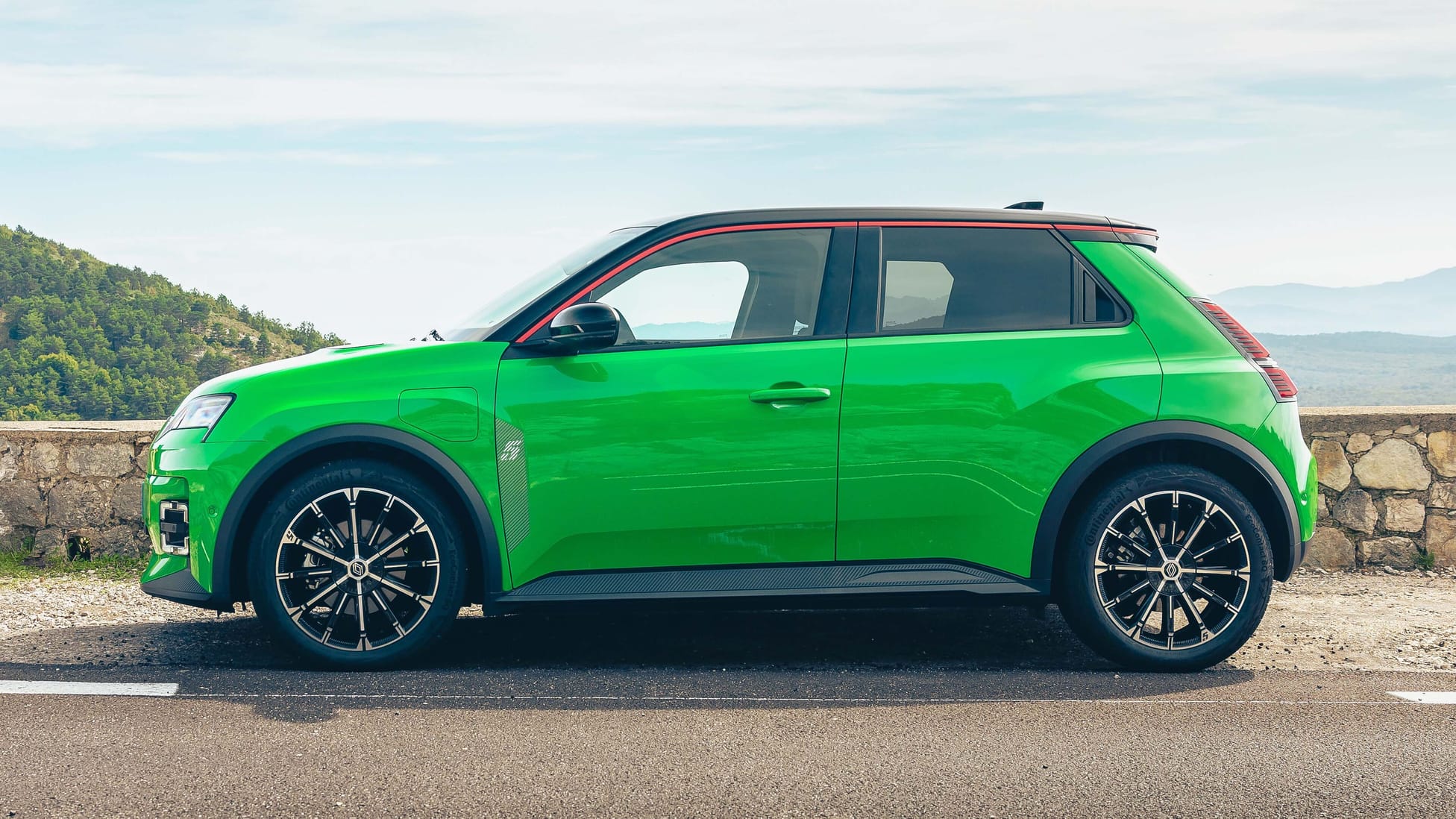 Just how well does the new Renault 5 shape up as an electric supermini ...