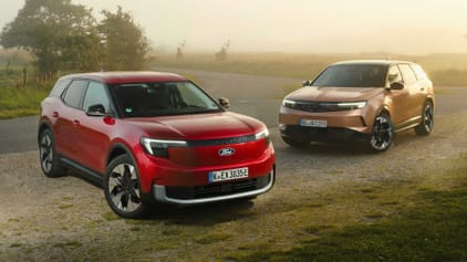 The old rivalry's back: Vauxhall Grandland vs Ford Explorer | Top Gear