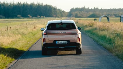 The old rivalry's back: Vauxhall Grandland vs Ford Explorer | Top Gear