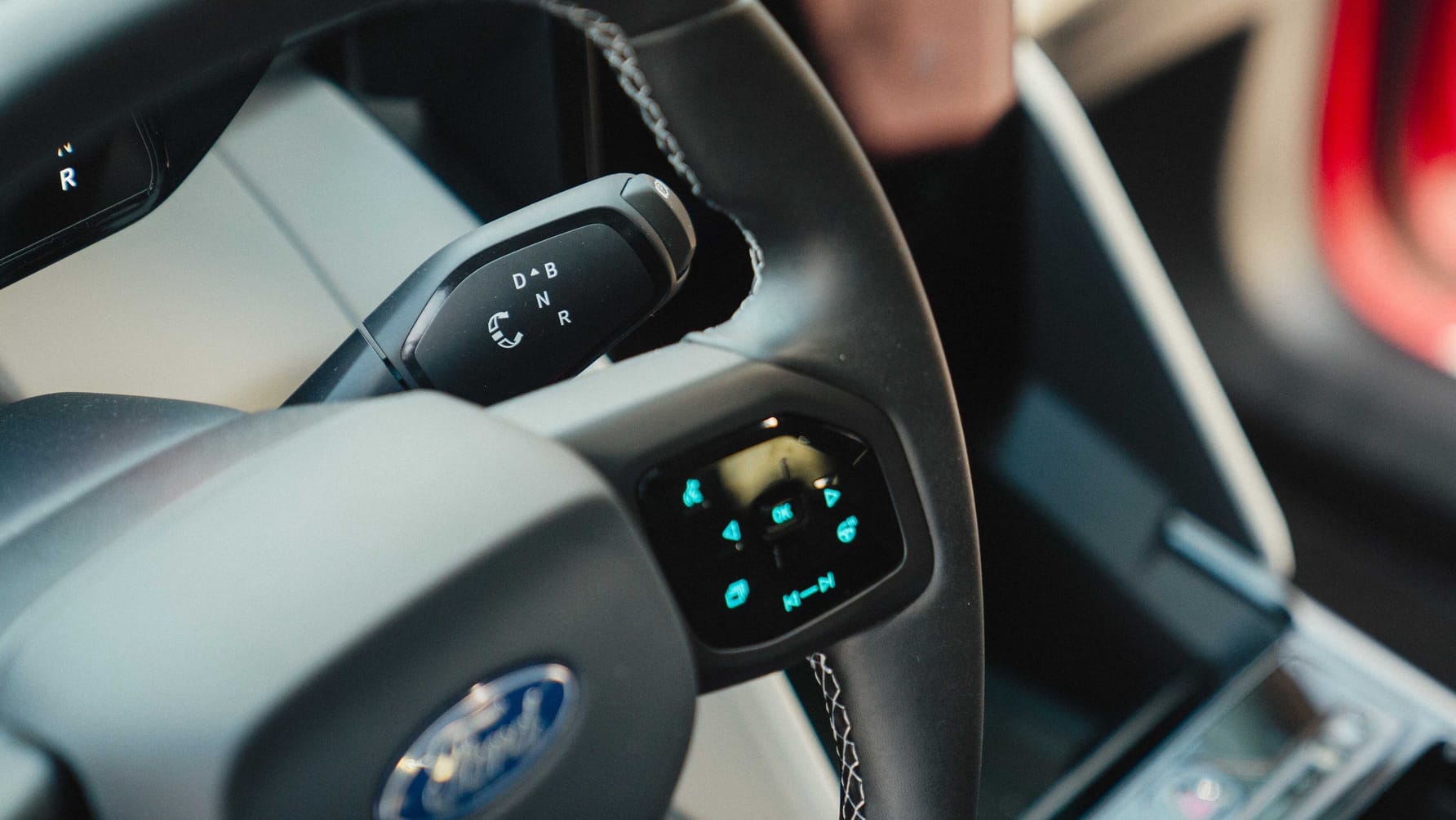 The old rivalry's back: Vauxhall Grandland vs Ford Explorer | Top Gear