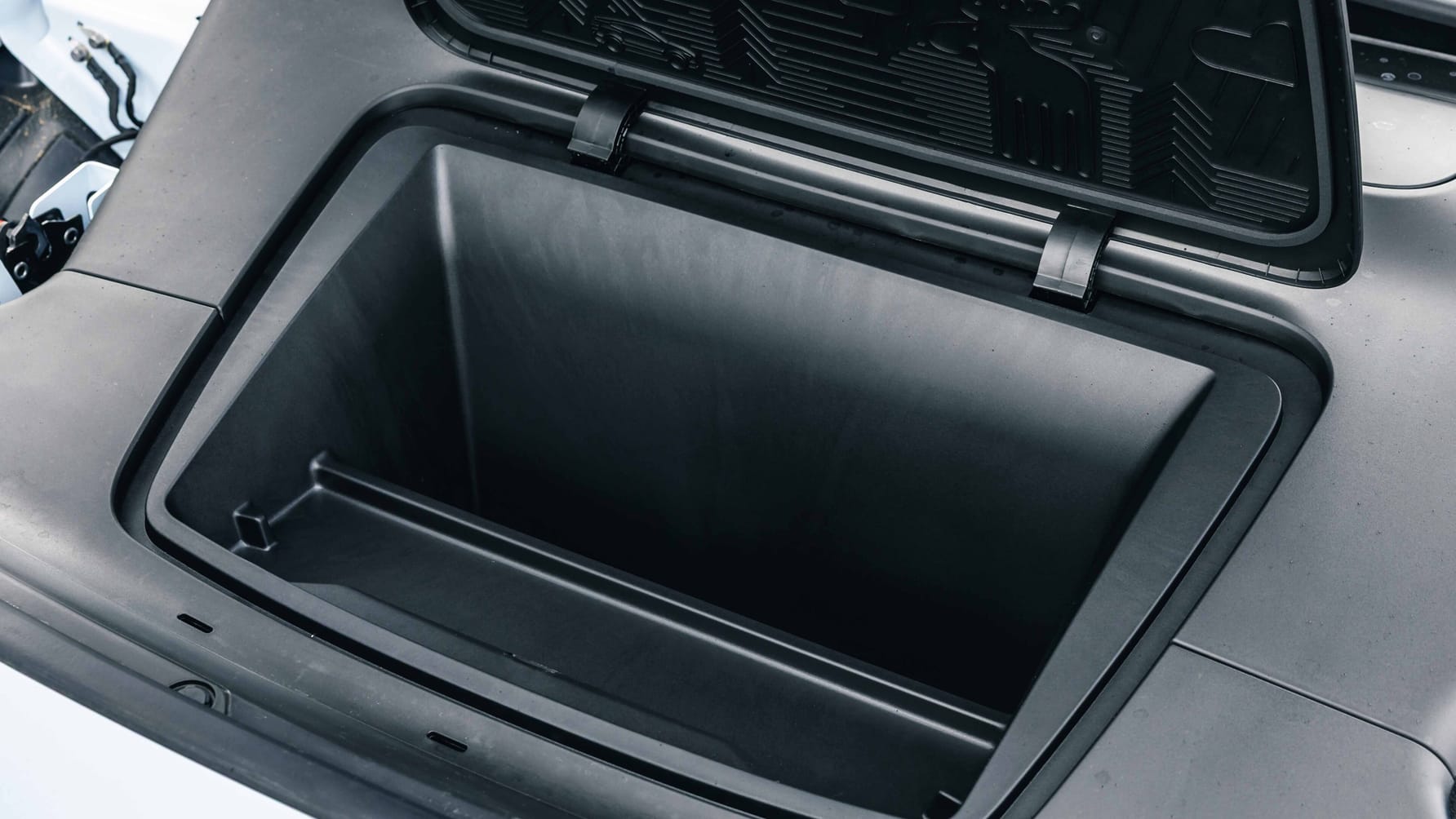 Battle of the electric crossovers: Kia EV3 vs Volvo EX30 | Top Gear