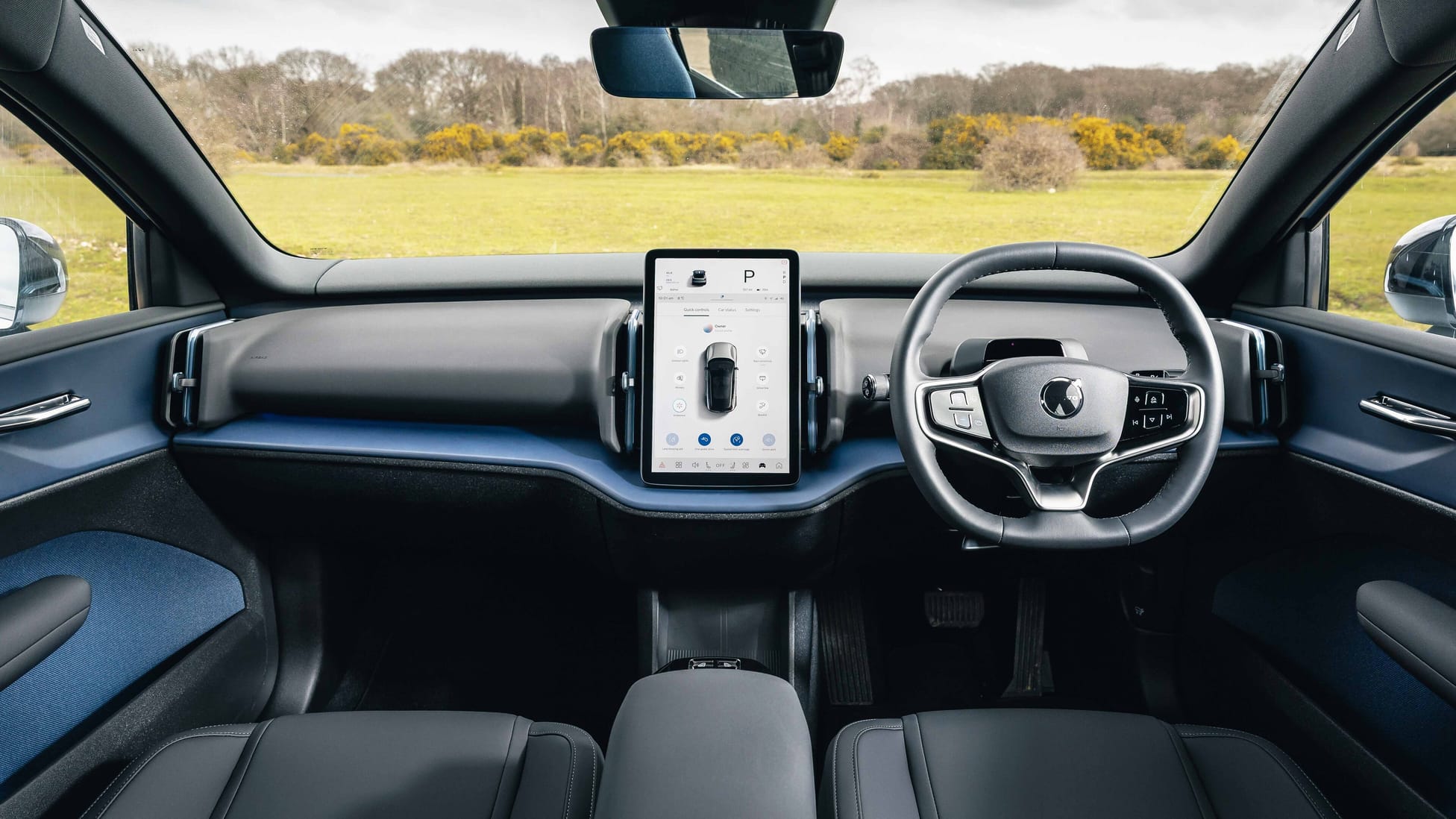 Battle of the electric crossovers: Kia EV3 vs Volvo EX30 | Top Gear