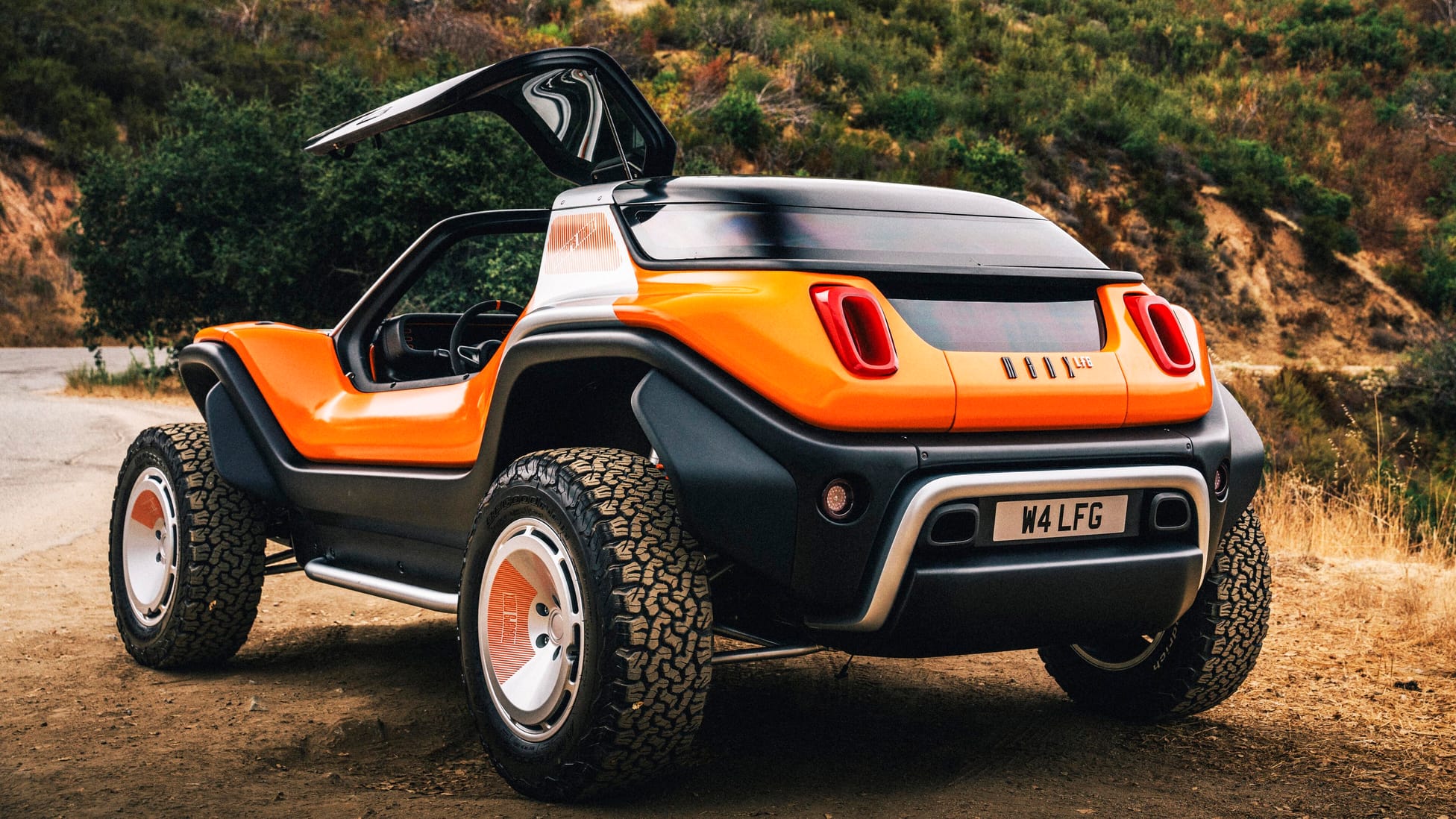 Let's freaking go! Flat out in the mid-engined Tuthill-Manx LFG buggy ...