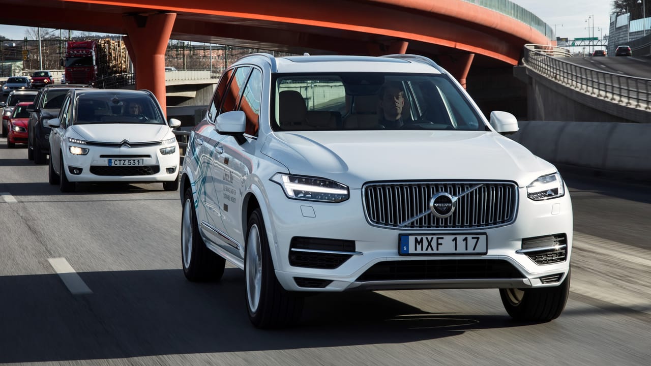 Volvo launches UK’s biggest self driving trial | Top Gear