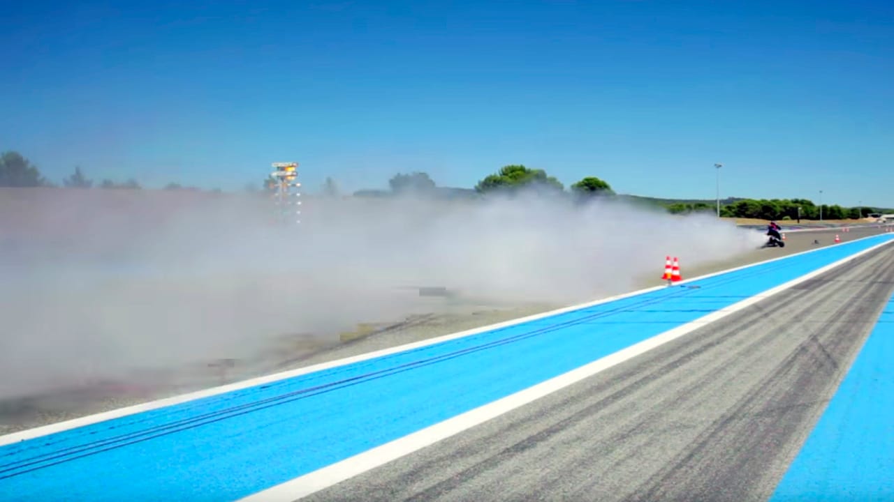Watch a man do 0-62mph in 0.5secs on a water-powered trike | Top Gear