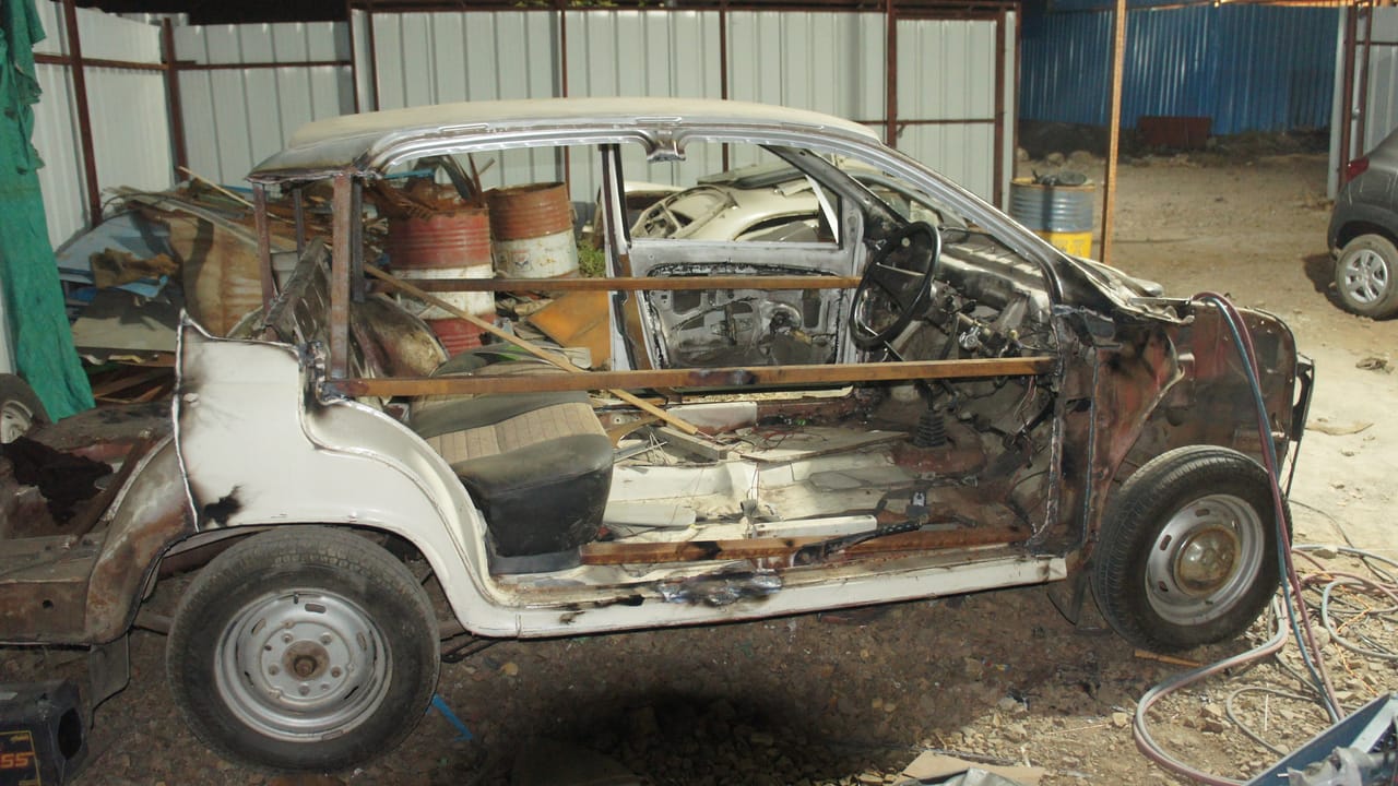 Recreating one of the world's greatest car ads: update two | Top Gear