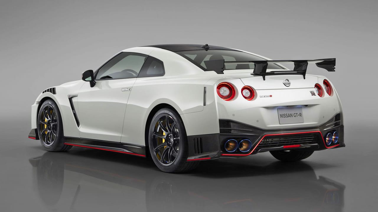 Yikes, it's a new, lighter Nissan GT-R Nismo | Top Gear
