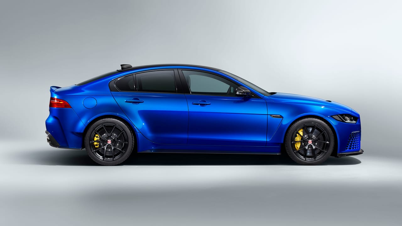 Does the Jaguar Project 8 look better without a giant spoiler? | Top Gear