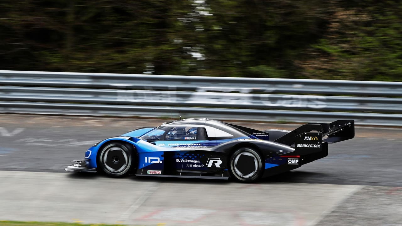 Ride onboard the VW ID.R as it sets a new ‘Ring record | Top Gear