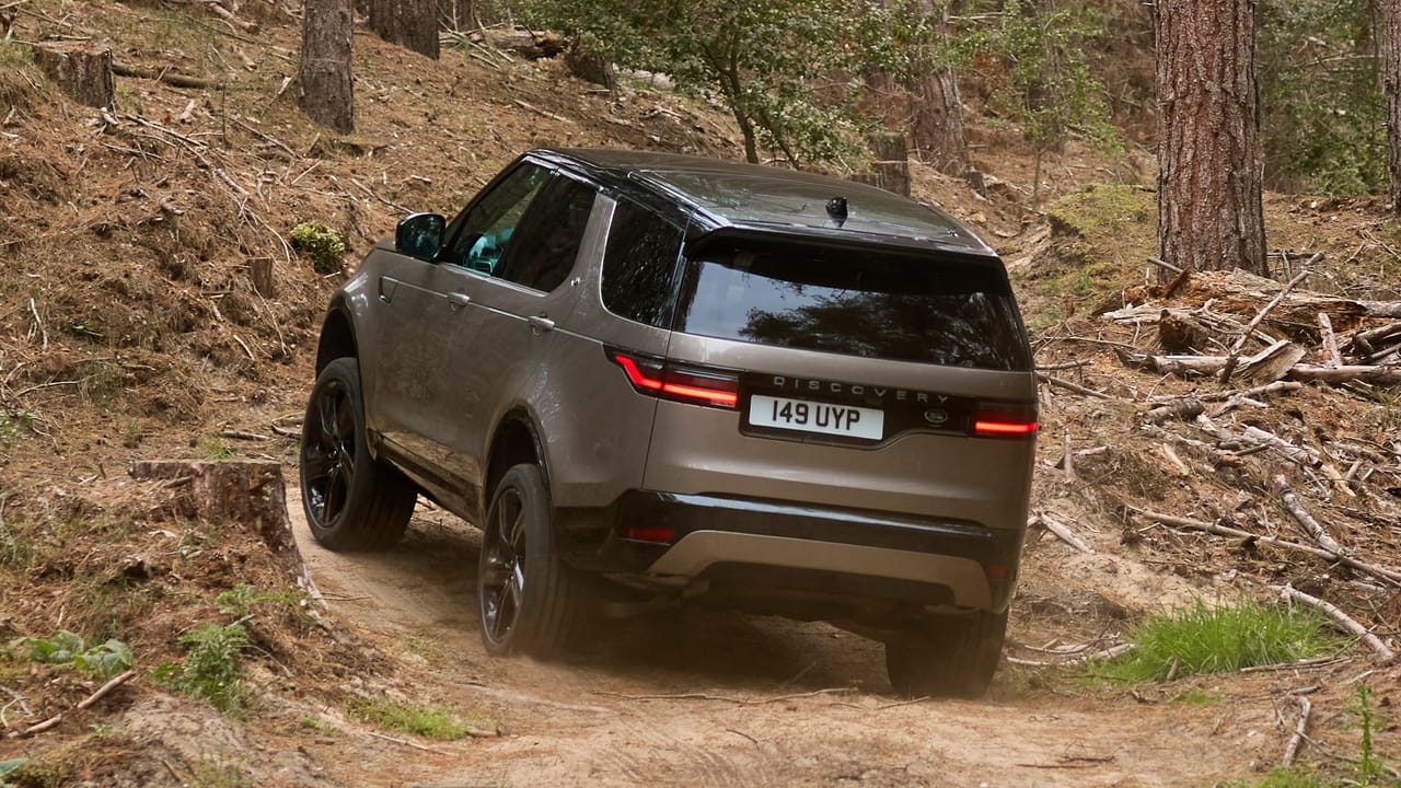 The new Land Rover Discovery still has a wonky bum | Top Gear