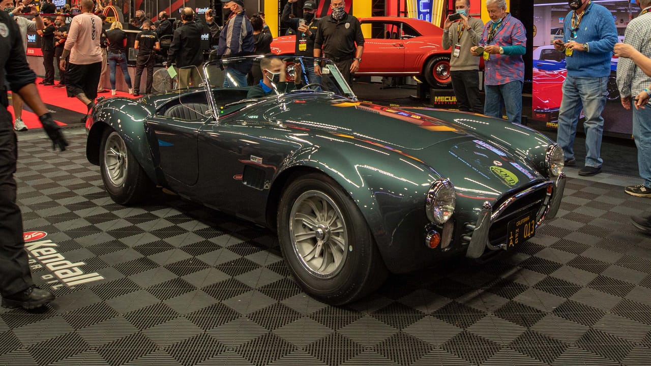 Carroll Shelby’s old Cobra sold for $5.94m | Top Gear