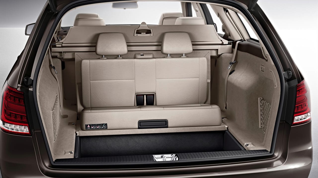 Remember when estates had rear-facing jump seats in the boot? | Top Gear