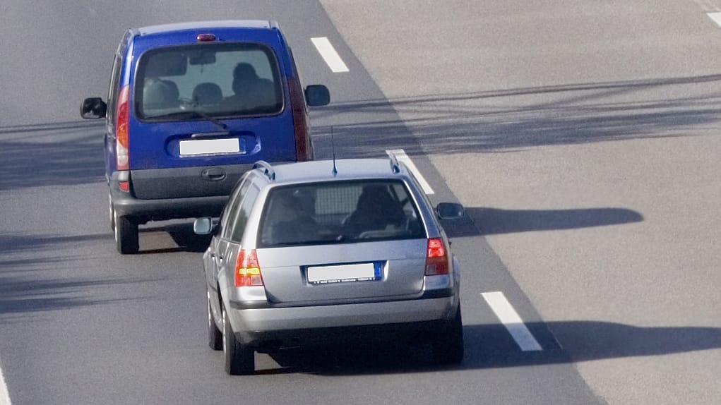 Middle lane hogging moron vows to only keep hogging middle lane for ...