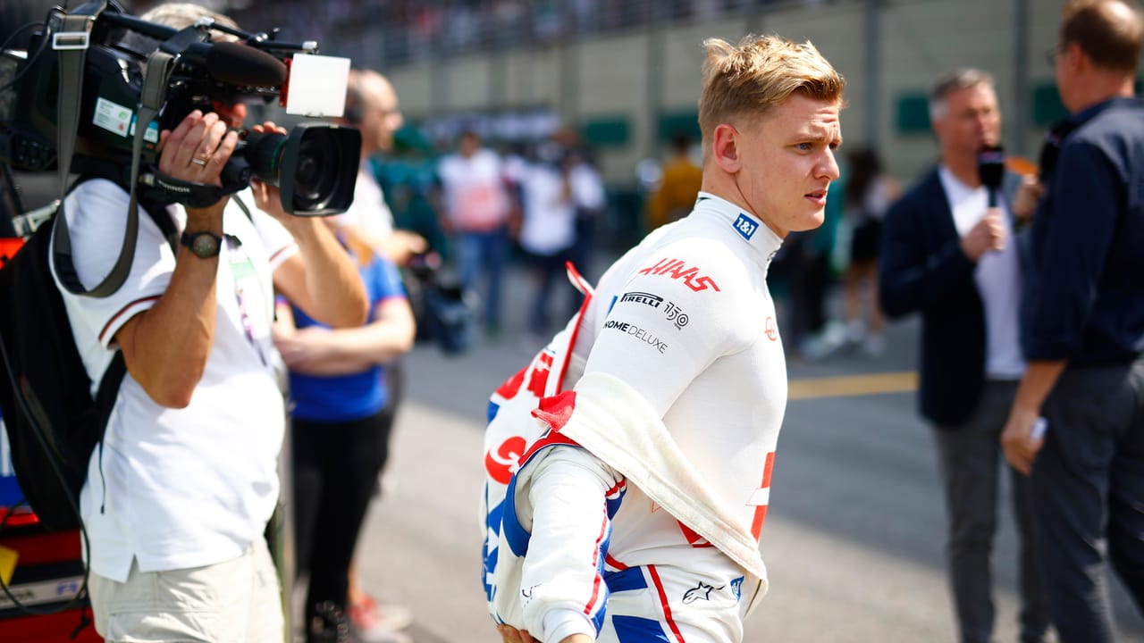 Mick Schumacher out, Nico Hulkenberg in at Haas for 2023 | Top Gear