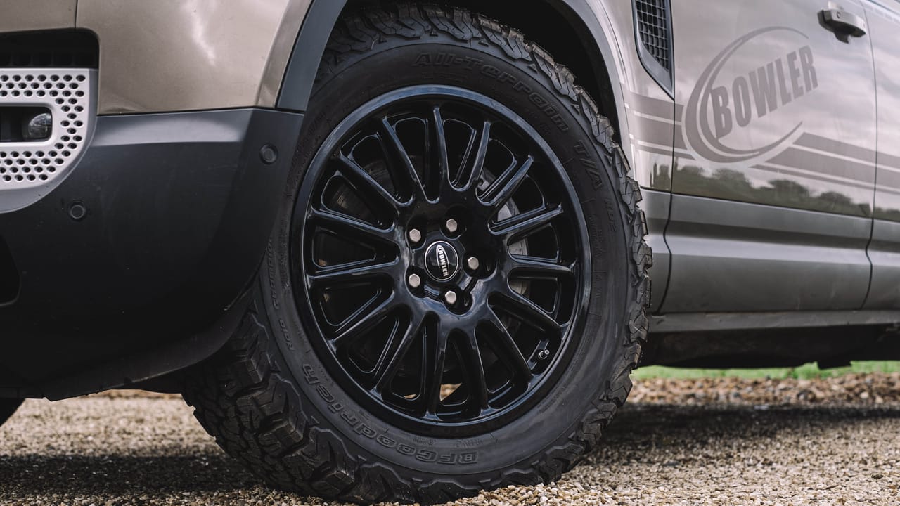 You can now buy rally-spec Bowler wheels for your Land Rover Defender ...