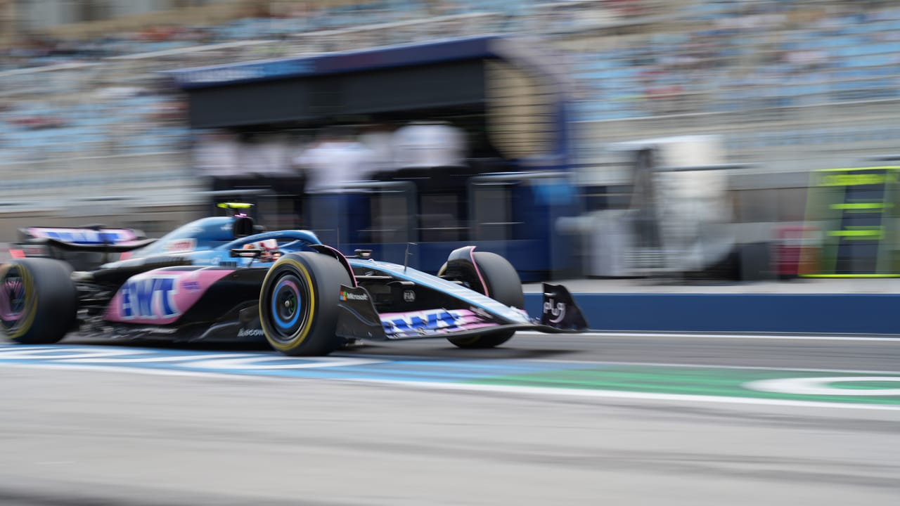 Will Alpine give Sophia Floersch and Abbi Pulling an F1 test? | Top Gear